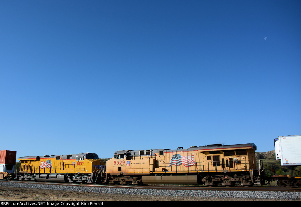 UP 5329 Mis-Train DPU (and the Moon)